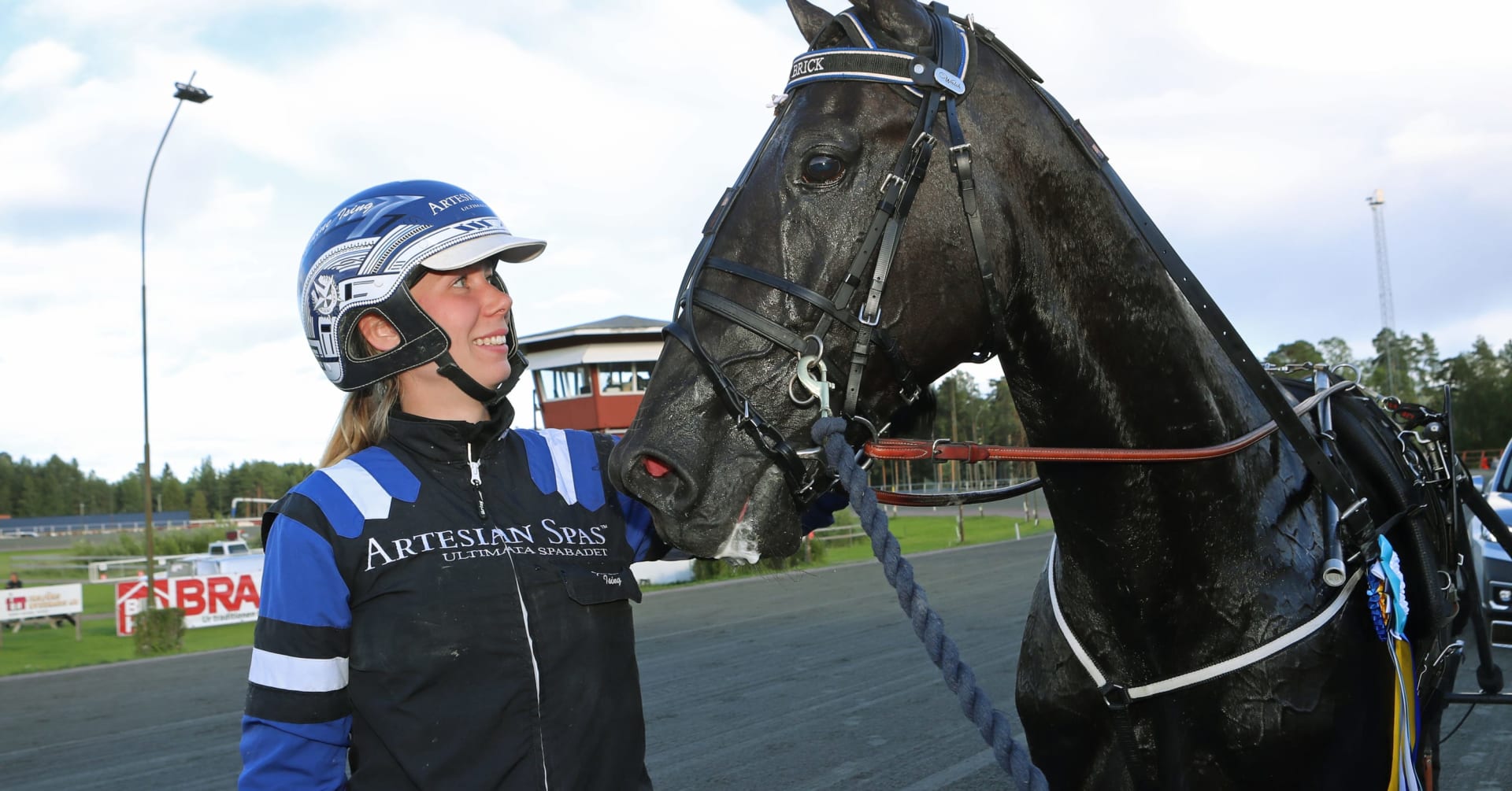 Jasmine Ising inför Ferox Bricks debut i Frankrike · Senaste nyheterna om trav · Travronden