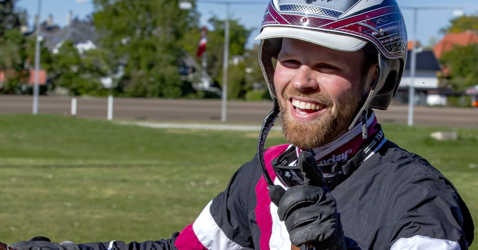 Köttbullar och flygmaskiner med Adrian Kolgjini! · Spelvärde