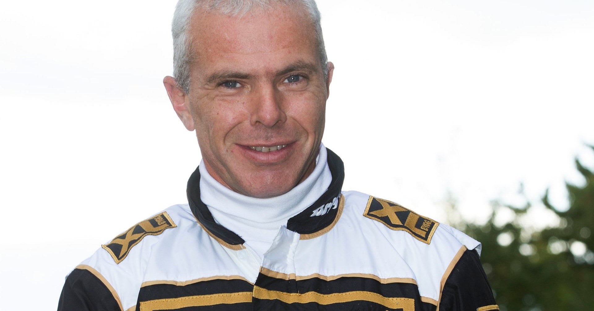 "En hest i løpet, bla videre"