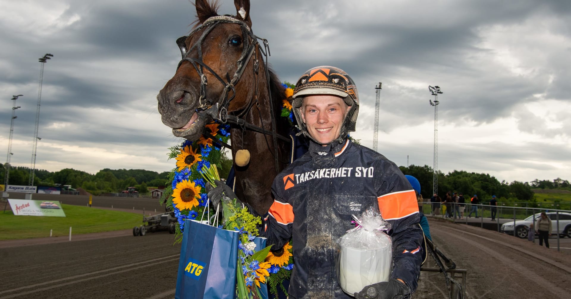 Simon Helm inför V75 i Halmstad · Senaste nyheterna om trav · Travronden