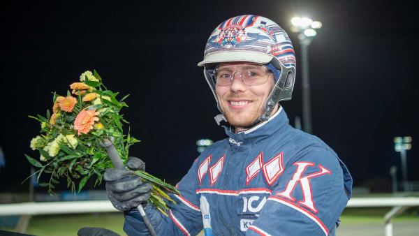 Skrälldubbel för Kevin Oscarsson · Senaste nyheterna om trav · Travronden